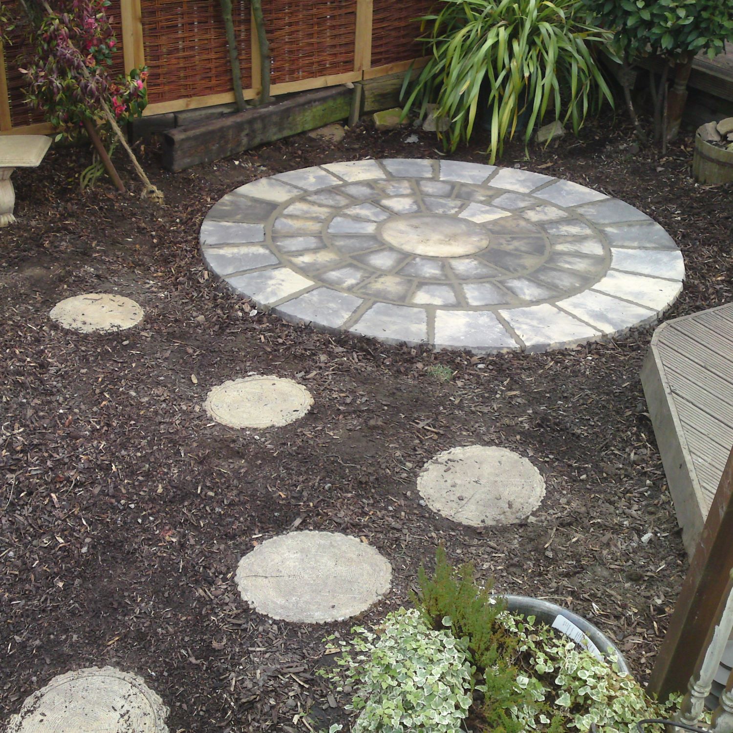 Round Stepping Stone Ideas