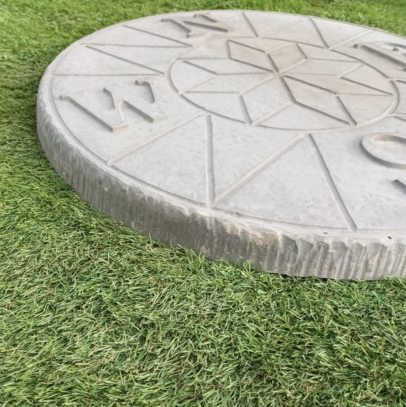 Compass Centre Circle 600mm | Landscape Paving