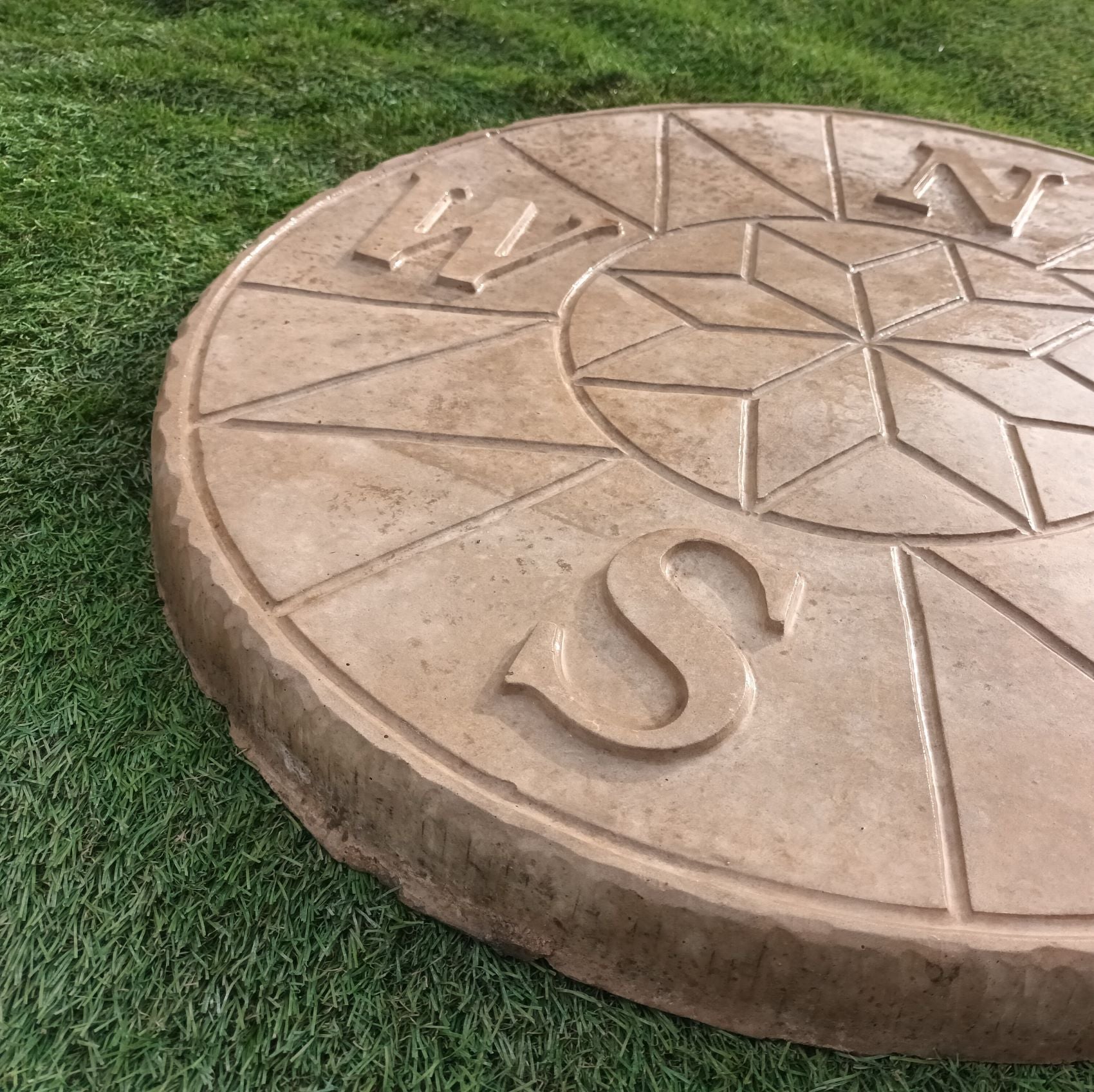 Compass Centre Circle 600mm | Landscape Paving