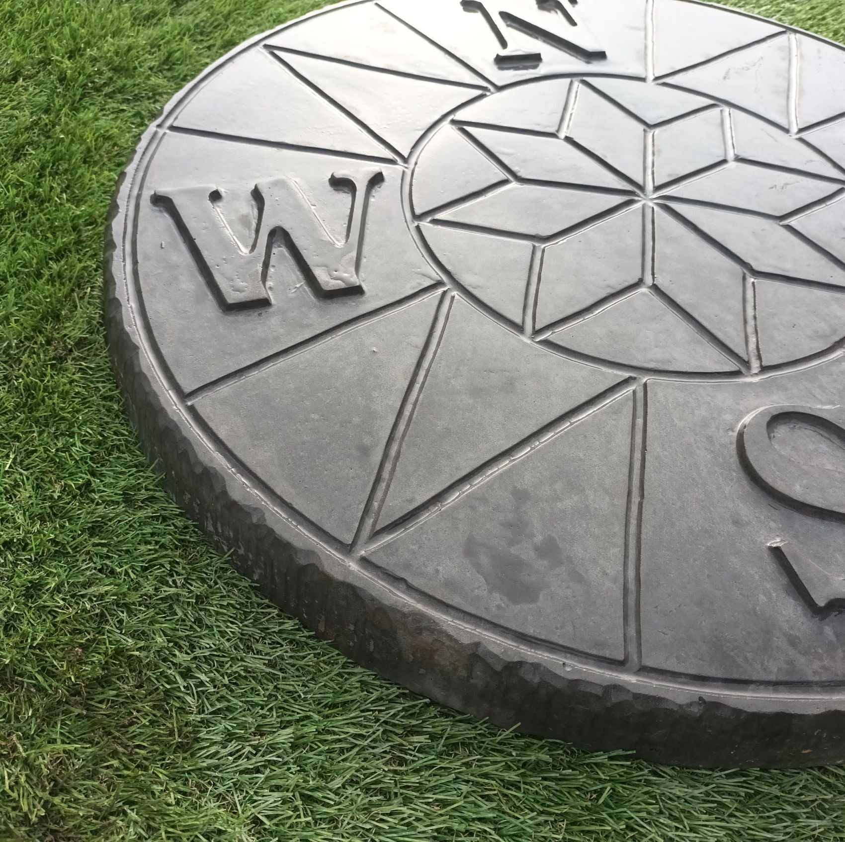 Compass Centre Circle 600mm | Landscape Paving