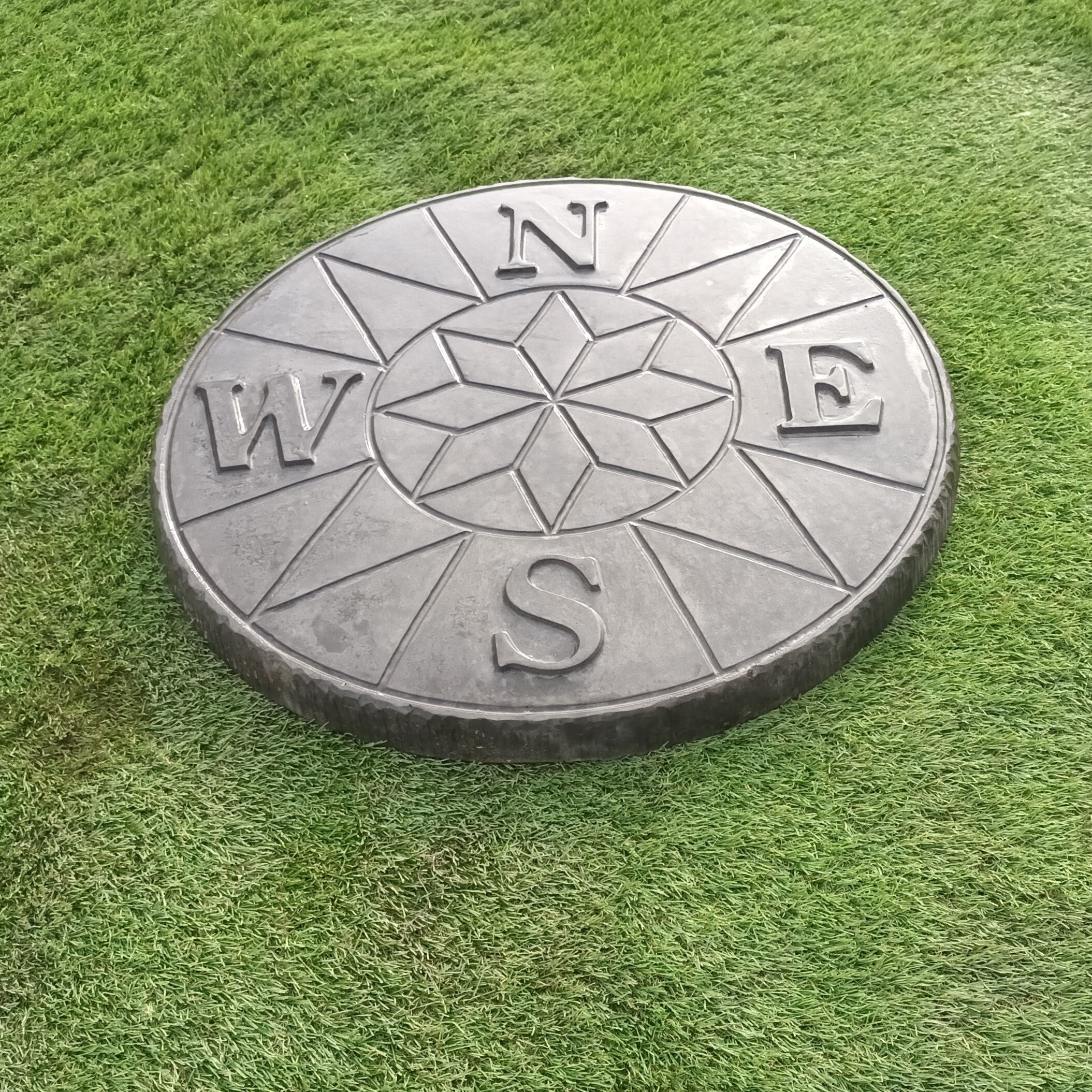 Compass Centre Circle 600mm | Landscape Paving